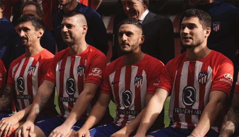 Two Atleti fans posed with our players in the official team photo ...